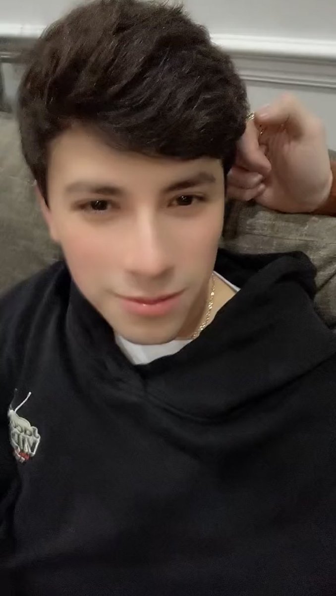 🧚‍♂️ on Twitter: "the drand resting by george’s neck … the way george looks at him ...