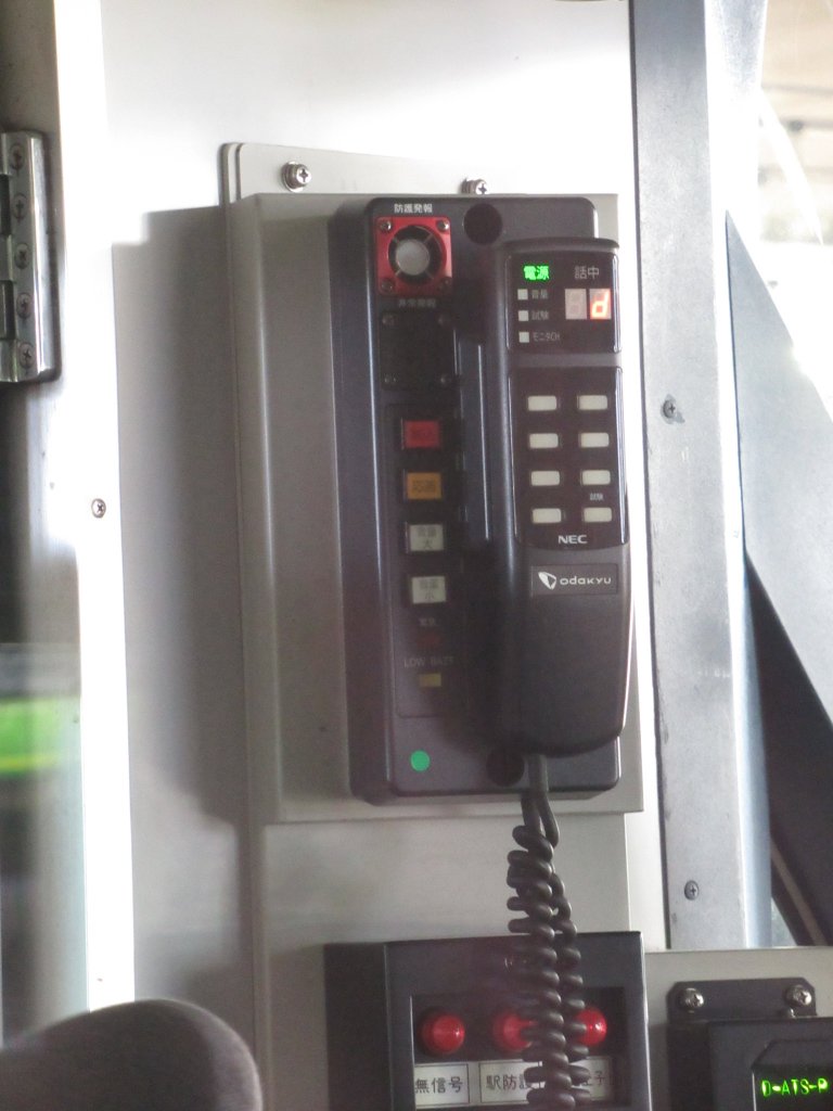 おだQ司令 on Twitter: "小田急30000形「EXE」未更新のクハ30557の列車無線。モニターは折り返しに備えての列番設定画面。 なお、仕業表差しと一体化したアナログ時代の列番 ...