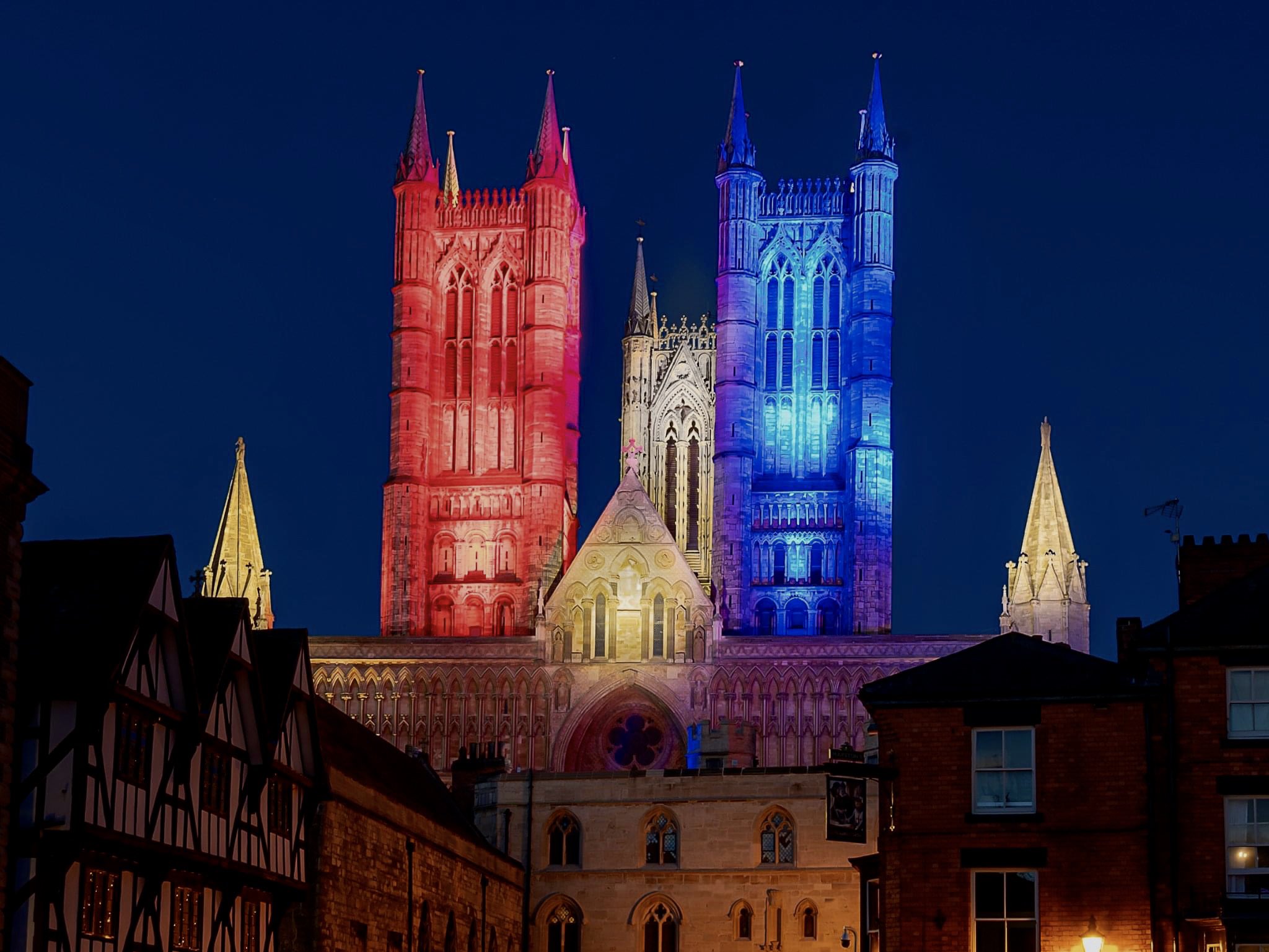 Andrew Scott Photography on Twitter: "🇬🇧Red // white // blue 🇬🇧 - Lincoln Cathedral ...