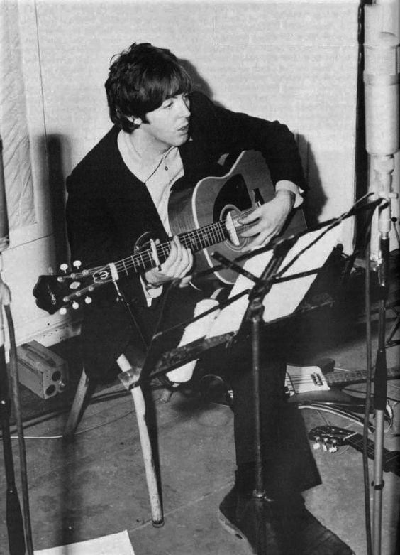 mccartney love bot! on Twitter: "Paul McCartney recording Rubber Soul 🧡"