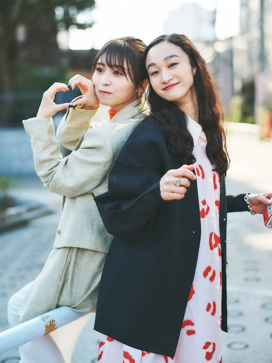 GINZA on Twitter: "長濱ねると小野ゆり子。仲良し2人の春の散歩にお邪魔します！ #よりみちポッキー https://buff.ly/3Gpt7HZ"