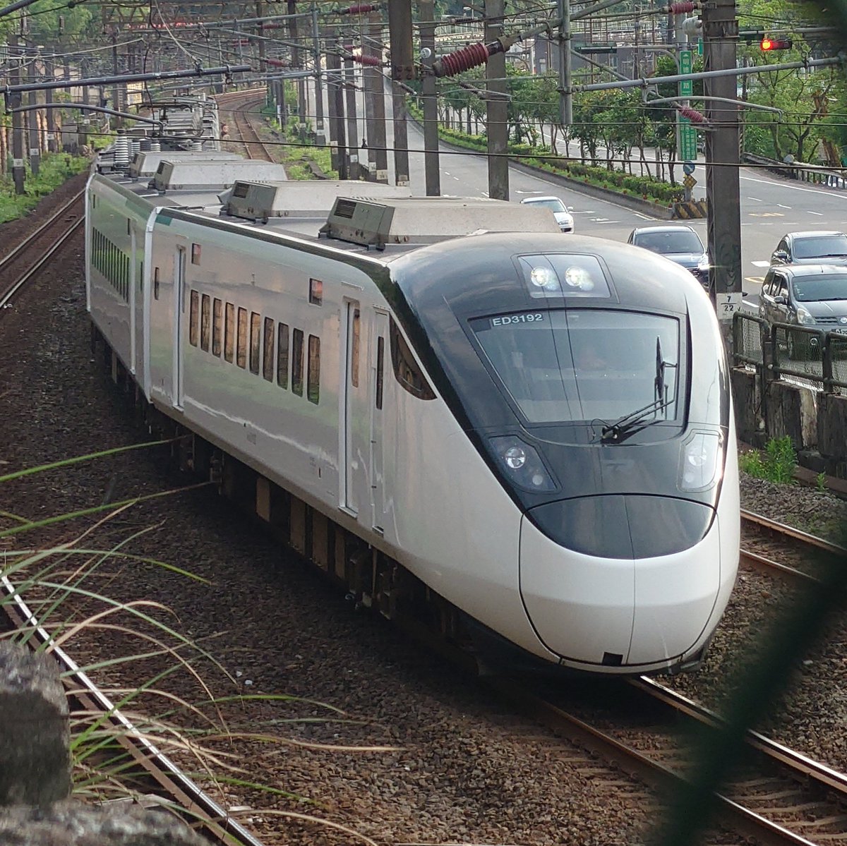 モコモコなかたい on Twitter: "EMU3000型のNゲージいつ出るんだろう"