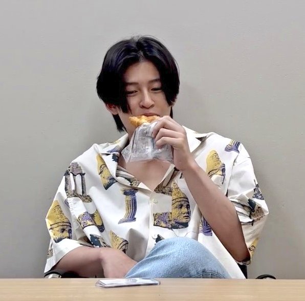 FroZen🤍Phuwin on Twitter: "RT @BB__PPW: เป็นคนชอบดาราหล่อก่อนเป็นอันดับแรก ซรเกาไม่หล่อคือไม่ดู ...