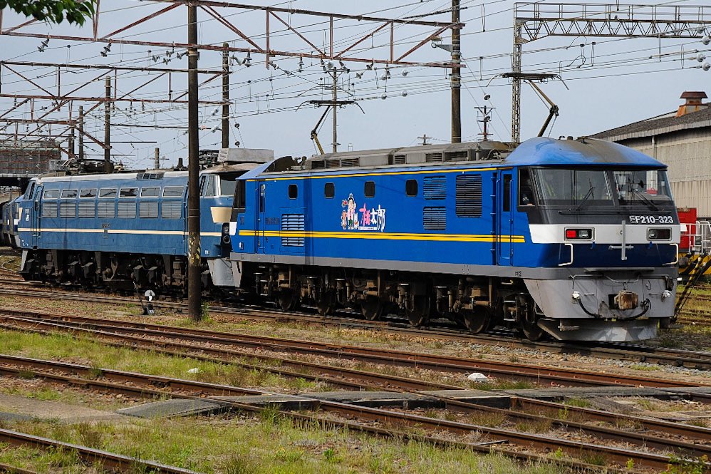 86haru_10 on Twitter: "5月6日 吹田貨物ターミナルイベント 展示送り込み EF210-323＋ムドEF66-27 吹田機関区にて 無動ですがまたニーナが動く所を見ること ...