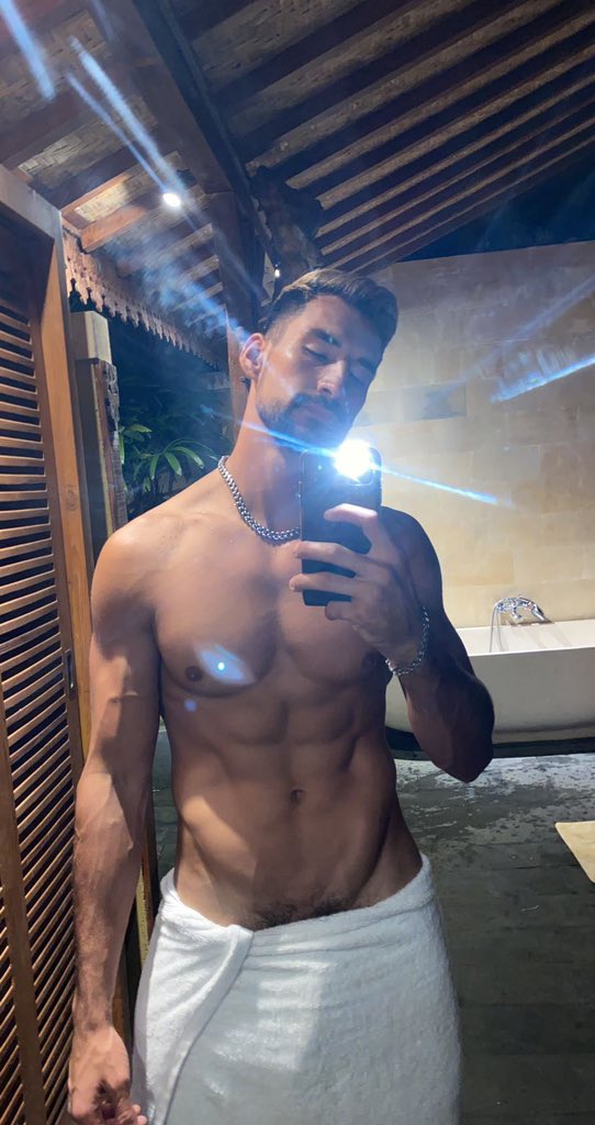 Hot Dudes Good Mood 🇺🇦 on Twitter: "RT @hectorr_a_lopez: Bali timessss🌴"