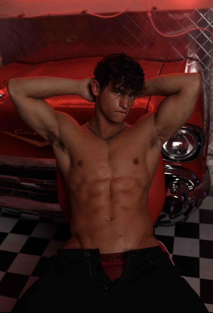 Hot Dudes Good Mood 🇺🇦 on Twitter: "RT @Mattycaron_: 💋"