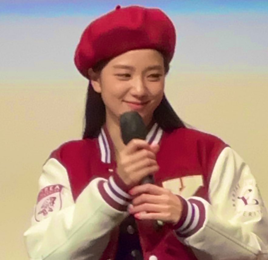 🌱 on Twitter: "RT @jisoophoric: someone literally gave jisoo a beret and a varsity jacket AND ...