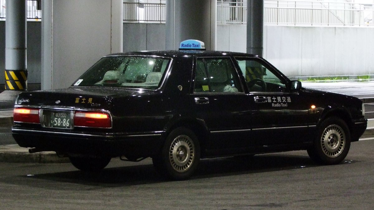 morino★ on Twitter: "日産セドリック(Y31後期型) 富士見交通株式会社(ラジオタクシー)の車両 グレードはカスタム。 日産純正のコーナーポールを装備しています。この15 ...