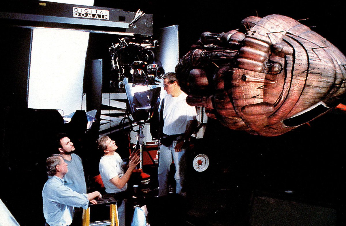 The Spaceshipper 🚀 on Twitter: "The Fifth Element (1997): Mondoshawan ship model, with special ...