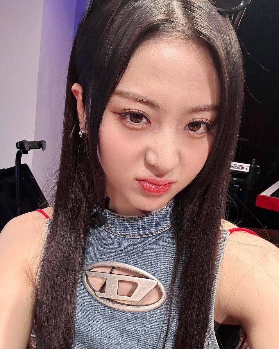 HUH YUNJIN GLOBAL on Twitter: "[INSTAGRAM] 230507 PSICK Show (@.psickuniv) Instagram Update with ...