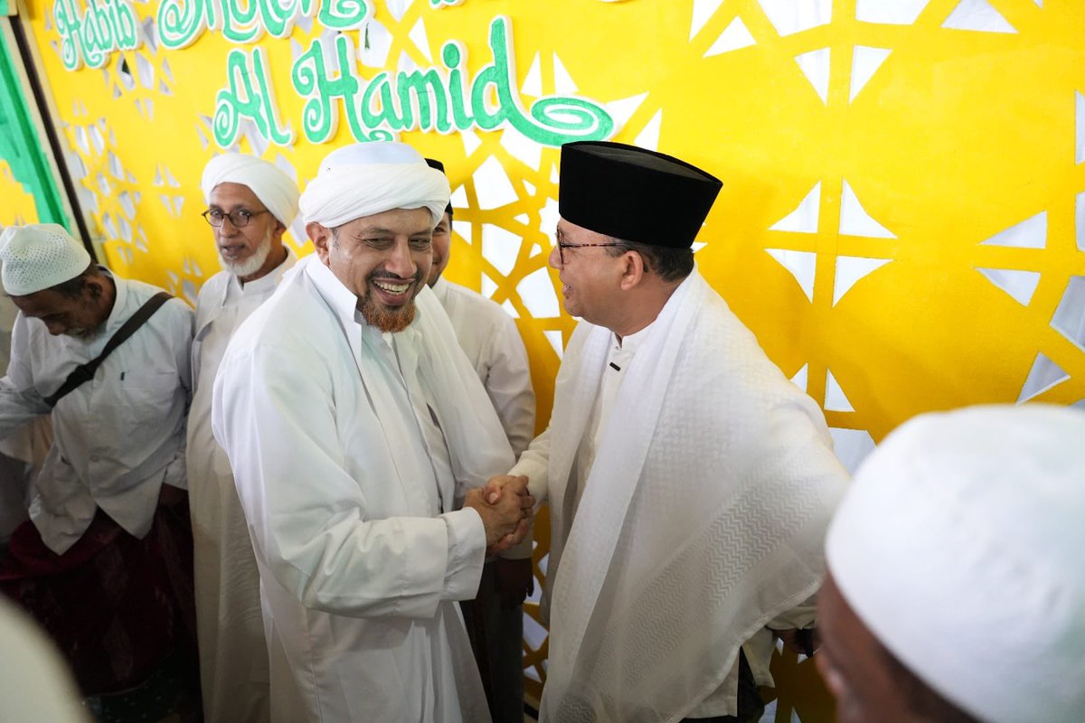Anies Rasyid Baswedan on Twitter: "Pagi tadi menghadiri Haul Akbar Habib Sholeh bin Muhsin Al ...