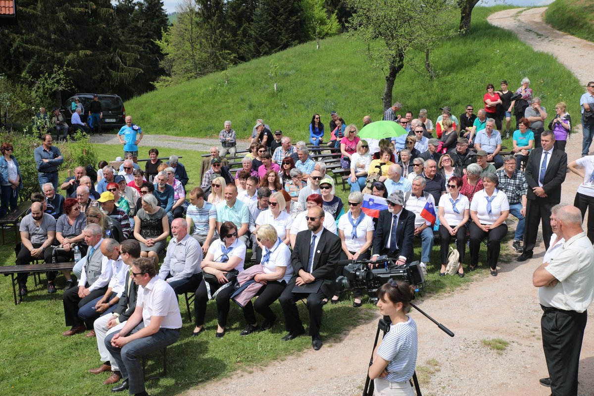 Mojca Škrinjar on Twitter: "RT @strankaSDS: Danes se je predsednik SDS @JJansaSDS v Rovtah ...