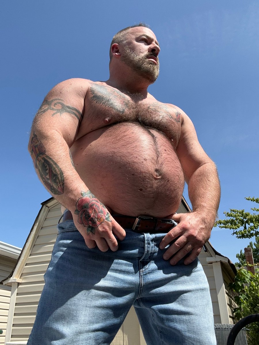 BeefyCupCake on Twitter: "Have a great Sunday everyone! #beefy #daddy #hairy"