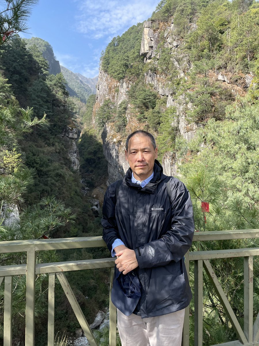 浦志强 On Twitter 我没倒台,是因为没上过台,一直没台可垮。高处不胜寒,说的是有地位的人,以我现在的位置,比老百姓还要低一级,下盘贼稳当。