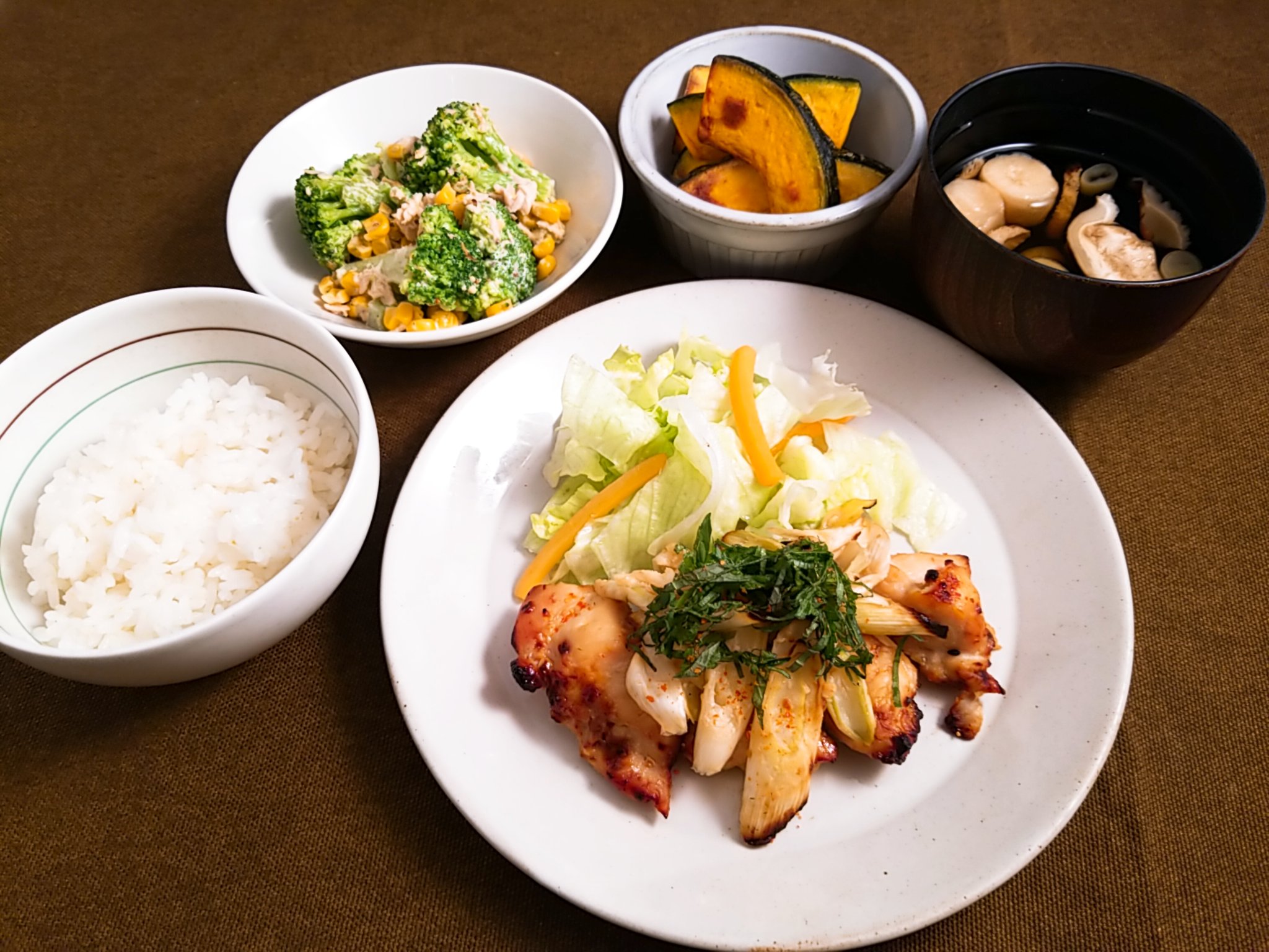 丸の内タニタ食堂（公式） on Twitter: "おはようございます🌞 本日のメニューは ・日替わり：鶏肉とねぎのみそ焼き （542kcal塩分量2.9g野菜量270.5g） ・週替わり ...