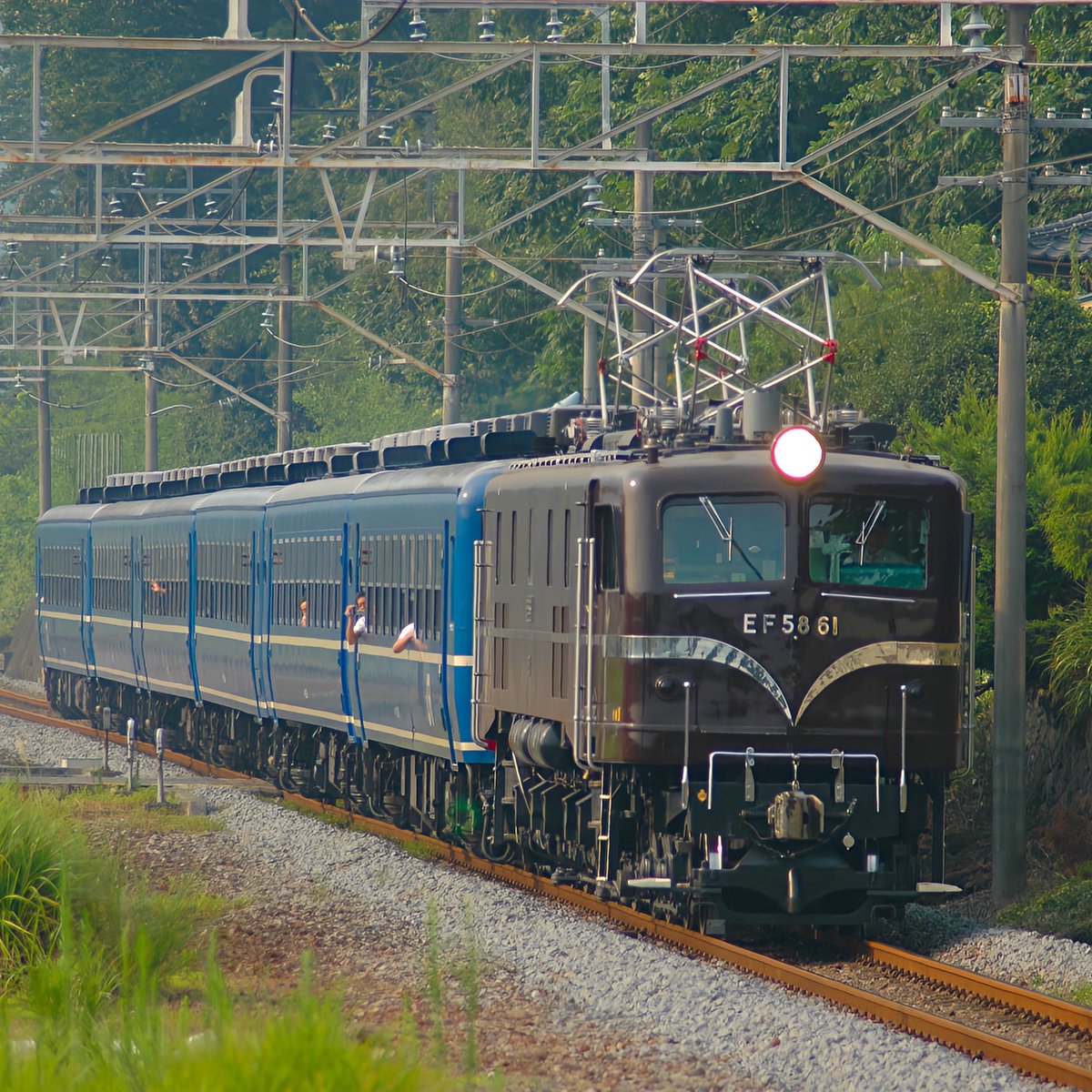 トレインDD on Twitter: "快速[EF58奥利根号] EF58 61が12系客車を牽引 🚉高崎問屋町､敷島 🛤️八木原〜群馬総社 活躍当時が懐かしいです😊 #EF58の日 #上越線"