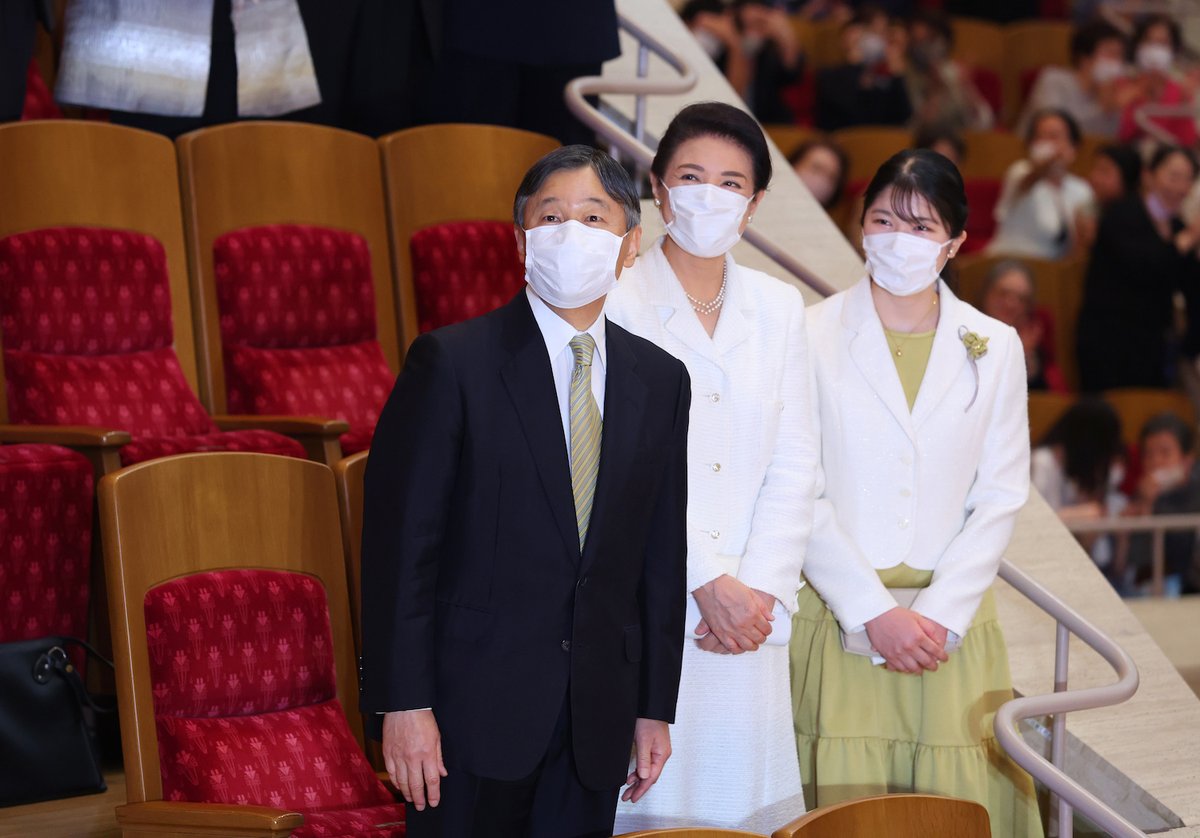 Prisma 😷 on Twitter: "May 4: Emperor Naruhito, Empress Masako and Princess Aiko attended a ...