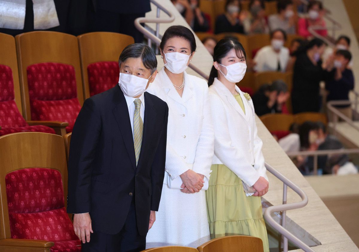 Prisma 😷 on Twitter: "May 4: Emperor Naruhito, Empress Masako and Princess Aiko attended a ...