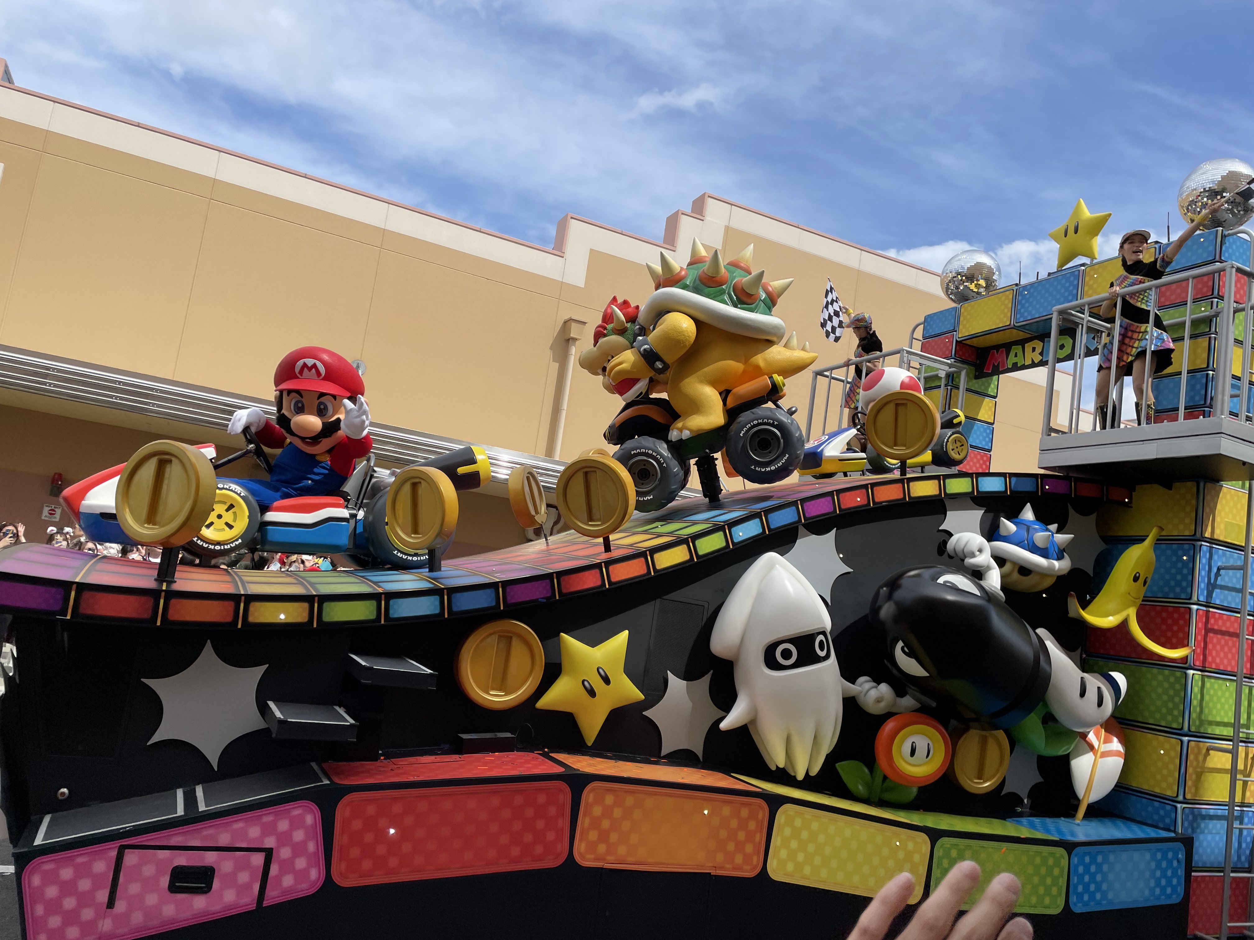 🎞悠汰™ @映画&USJ垢🐶 on Twitter: "マイク無しのキャストも完全声出し＆パーティの時絵を繋いで引っ張ってくれるの最高過ぎる！！ #USJファン #NOLIMITパレード ...