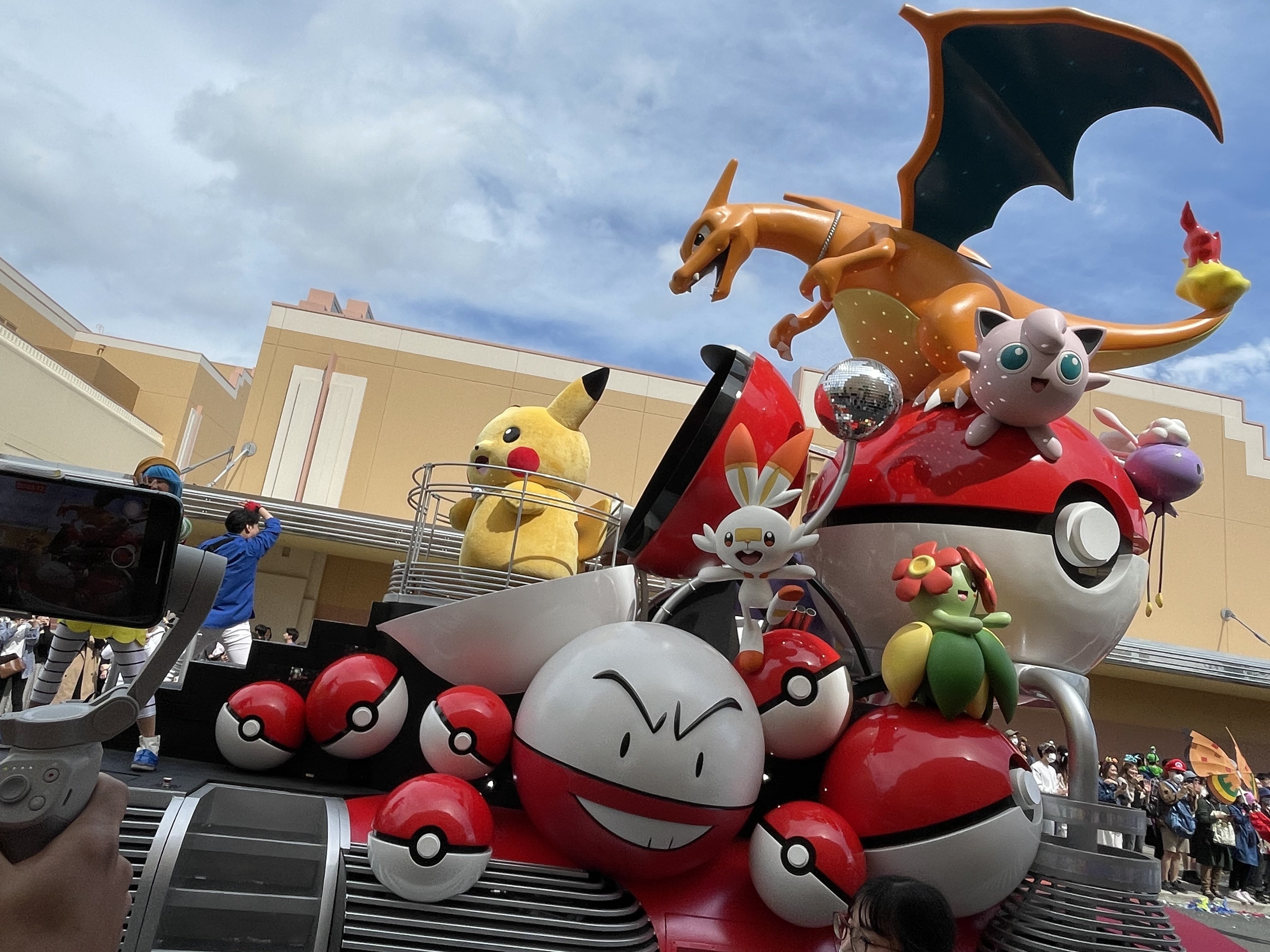 🎞悠汰™ @映画&USJ垢🐶 on Twitter: "マイク無しのキャストも完全声出し＆パーティの時絵を繋いで引っ張ってくれるの最高過ぎる！！ #USJファン #NOLIMITパレード ...