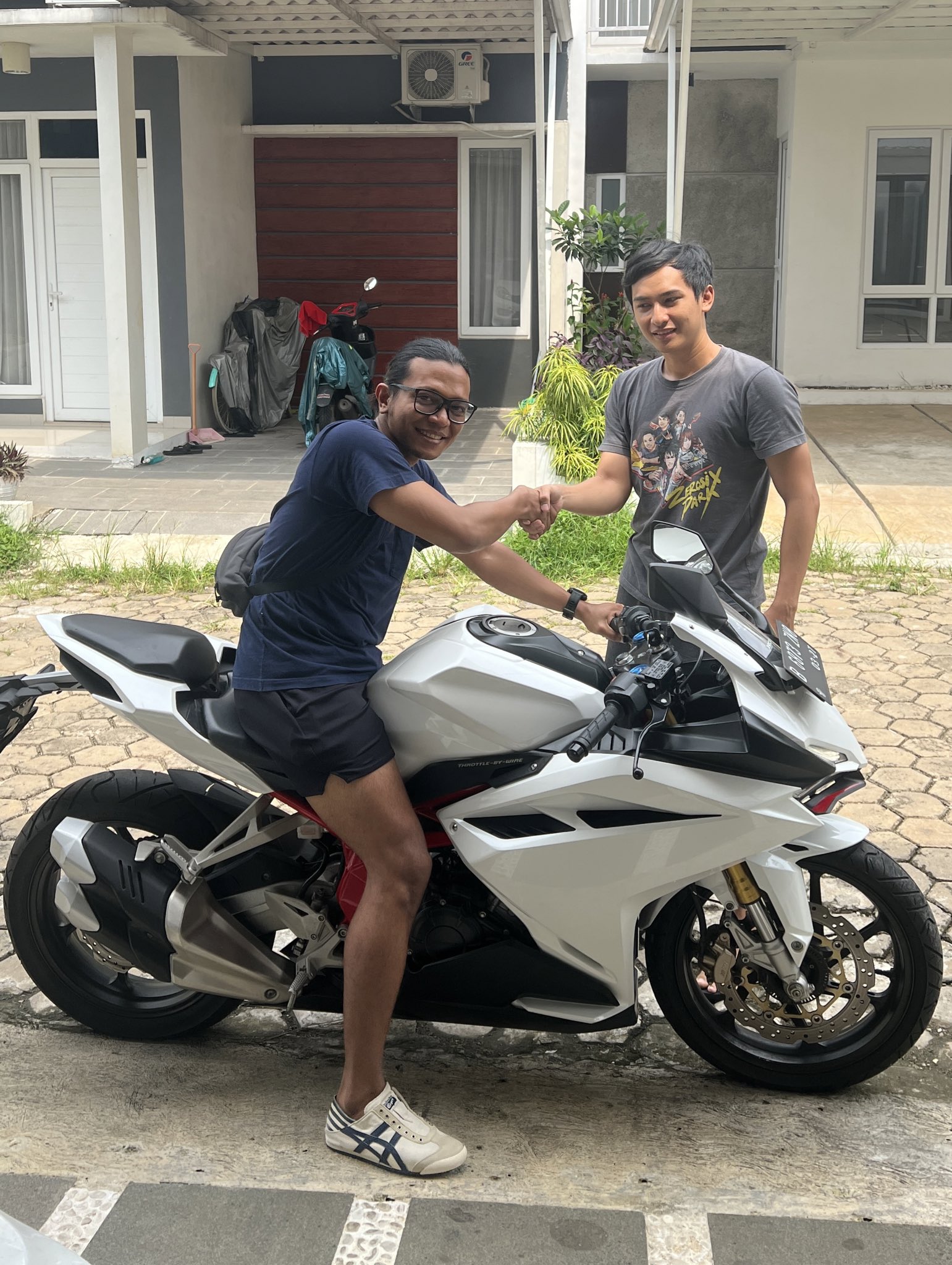 Ardit Erwandha on Twitter: "motor saya dibeli sama Mas ini, katanya sih youtuber. https://t.co ...