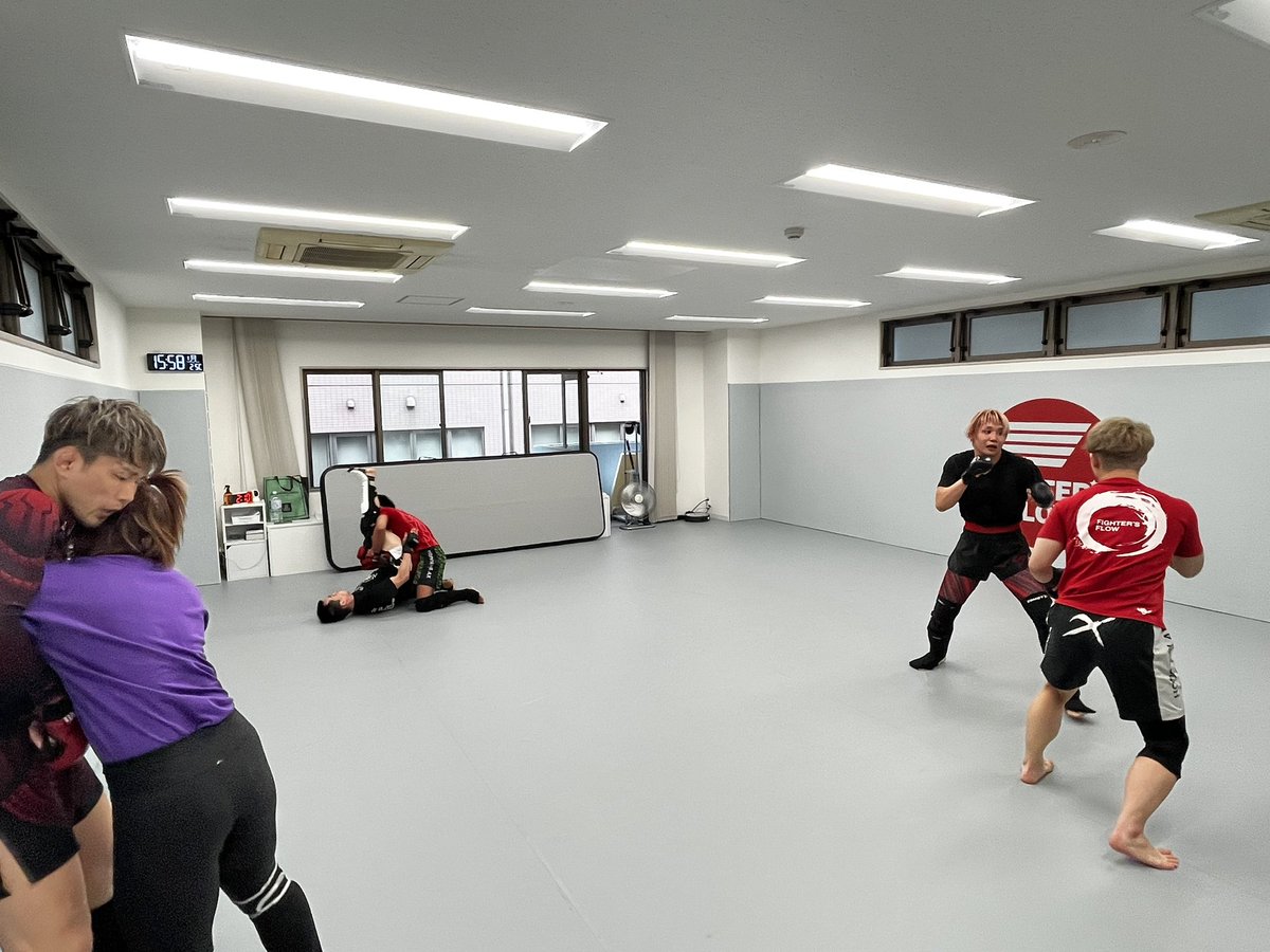 上田貴央【FIGHTER’S FLOW】 on Twitter: "FIGHTER’S FLOW お昼のプロ練 ここはマジで良いジムだ 自画自賛（笑） 今日の夜は鈴木隼人クラス みんな来てね ...