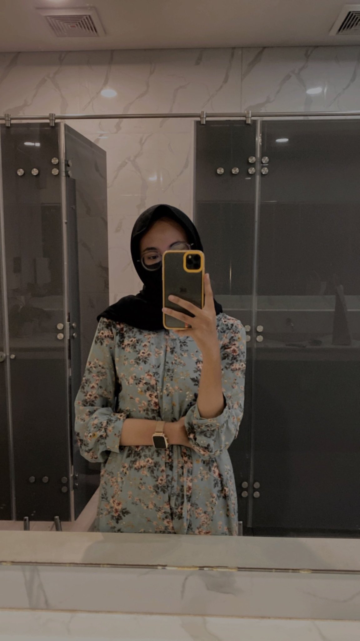 Bee🐝 on Twitter: "Dimana ada cermin pasti selfie😭 https://t.co/tKzrQSdVe4" / Twitter