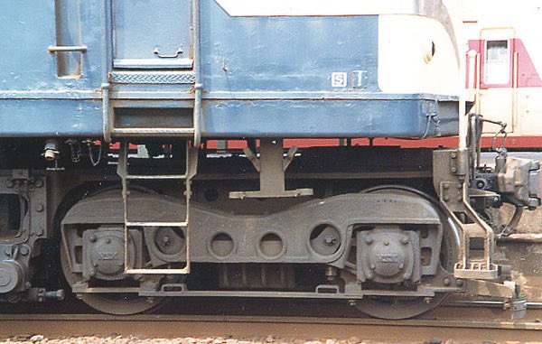 おざよう on Twitter: "#EF58の日 もう一つ。浜松機関区に在籍していた #EF58-5 を。 鋳鋼製先台車を履いたカマでした。 ①グリーン帯があった頃のスロ81系を牽く ②鋳 ...