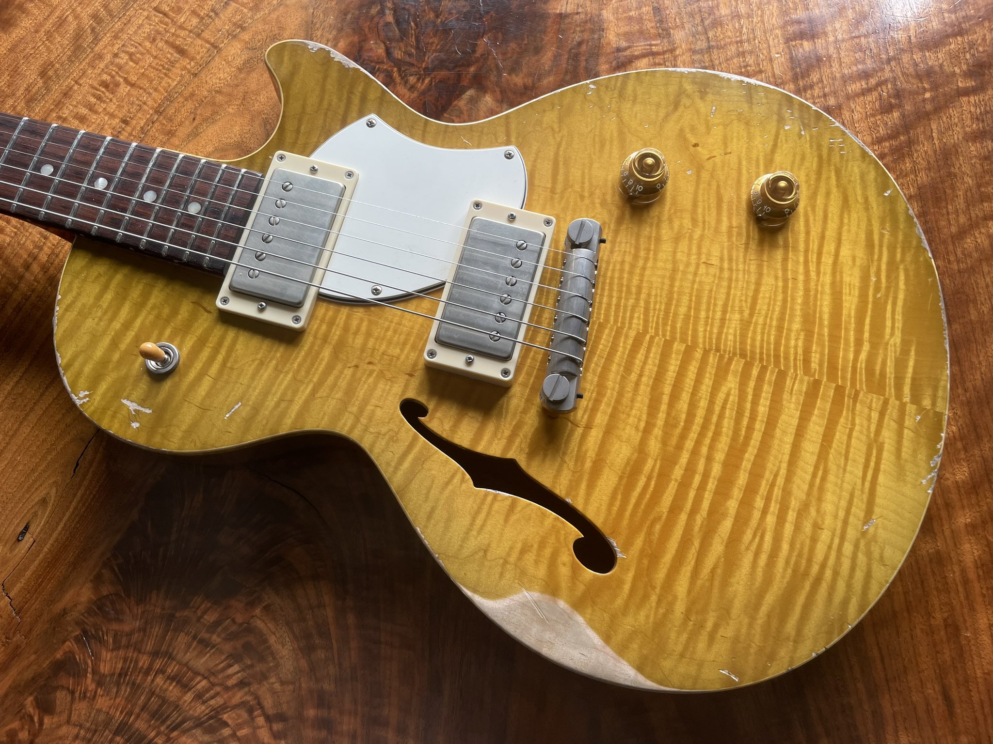 Bizen Works on Twitter: "まだご紹介していなかった、SOUND MESSE 2023に出展するギターを毎日少しずつご紹介！ BURNED SPLをベースにメイプルトップ ...