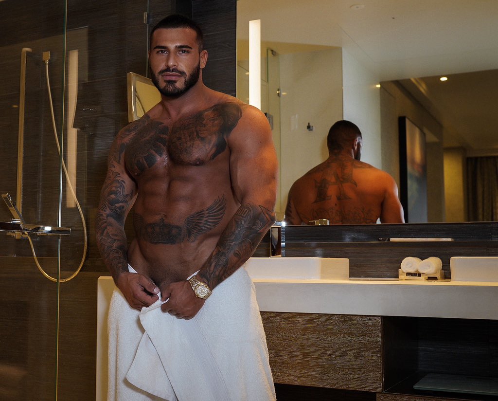 Pippo's male stars on Twitter: "Which str8 muscle tickles your bottom drawer today? @onlyfans ...