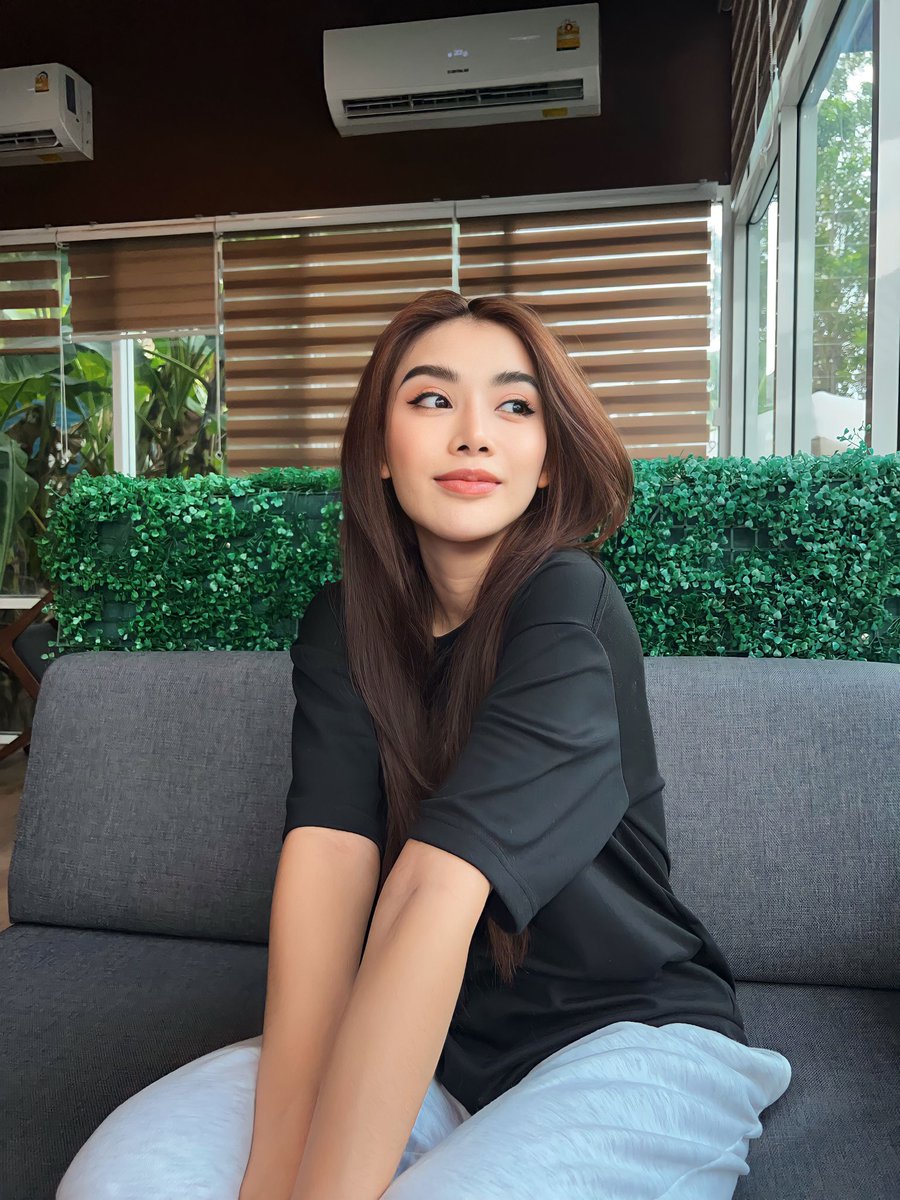 𝐍𝐎° on Twitter: "RT @chompoo_athita: เริ่มต้นทุกวันตอน4โมงเย็น งานการไม่ต้องทำมันแล้ว😂 #ชมพู ...