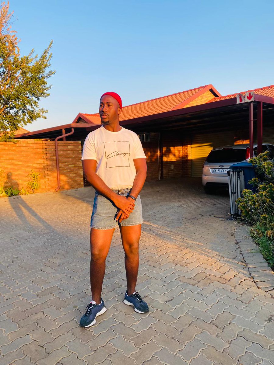 Mthunzi Omuhle on Twitter: "Yey I love the daddy vibes. Lapho I thought I was hot back then 😅😅"