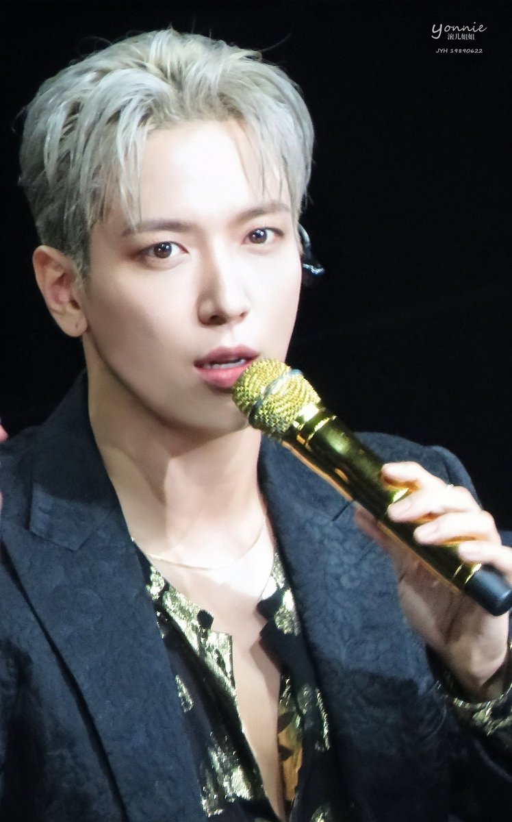 시누용화 On Twitter 이 용안으로 페투페 불렀어봐 마카오팬분들 그날 공연장 문 잠그고 아무도 집에 안보냈을듯 🫠