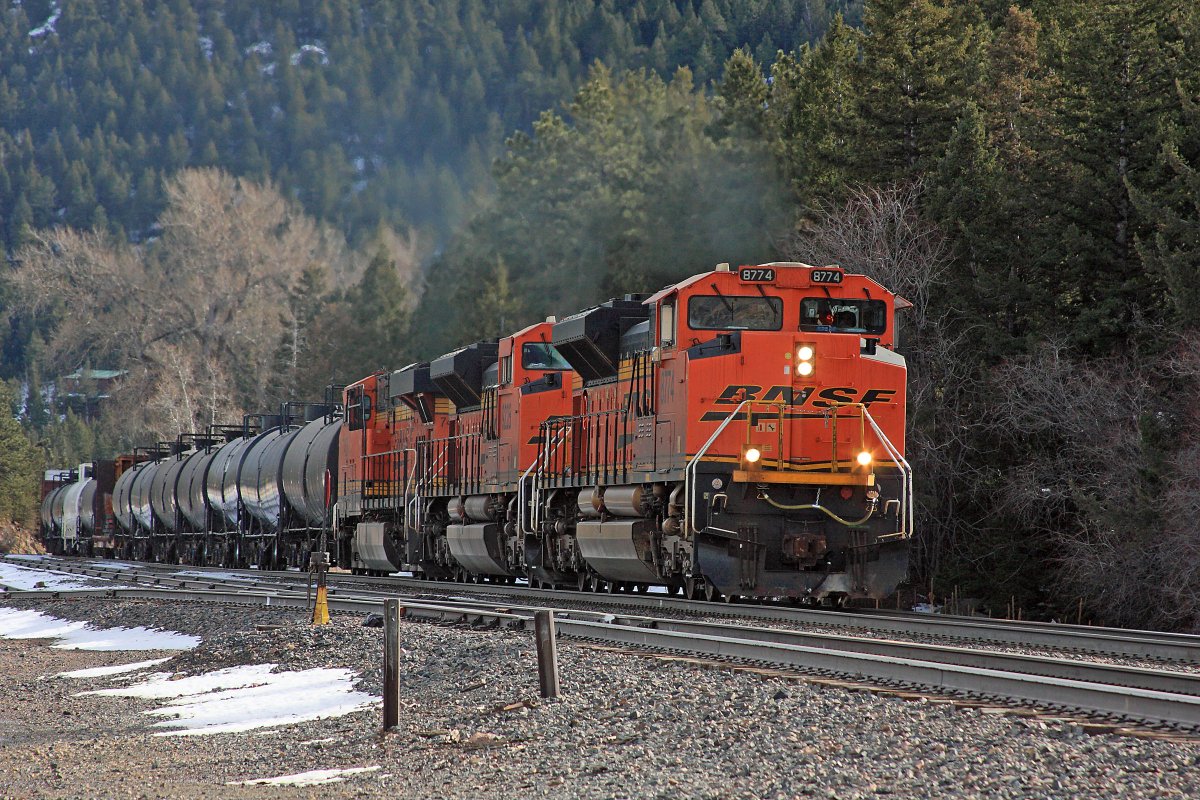QStation on Twitter: "Climbing at Crescent BNSF 8774 - an EMD SD70ACe - leads a westbound train ...
