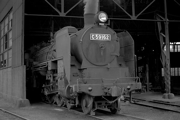 三河高原鉄道 on Twitter: "#C59の日 現存しないC 59の162号機三態 #EF59の日 瀬野機関区で数珠繋ぎのEF59"