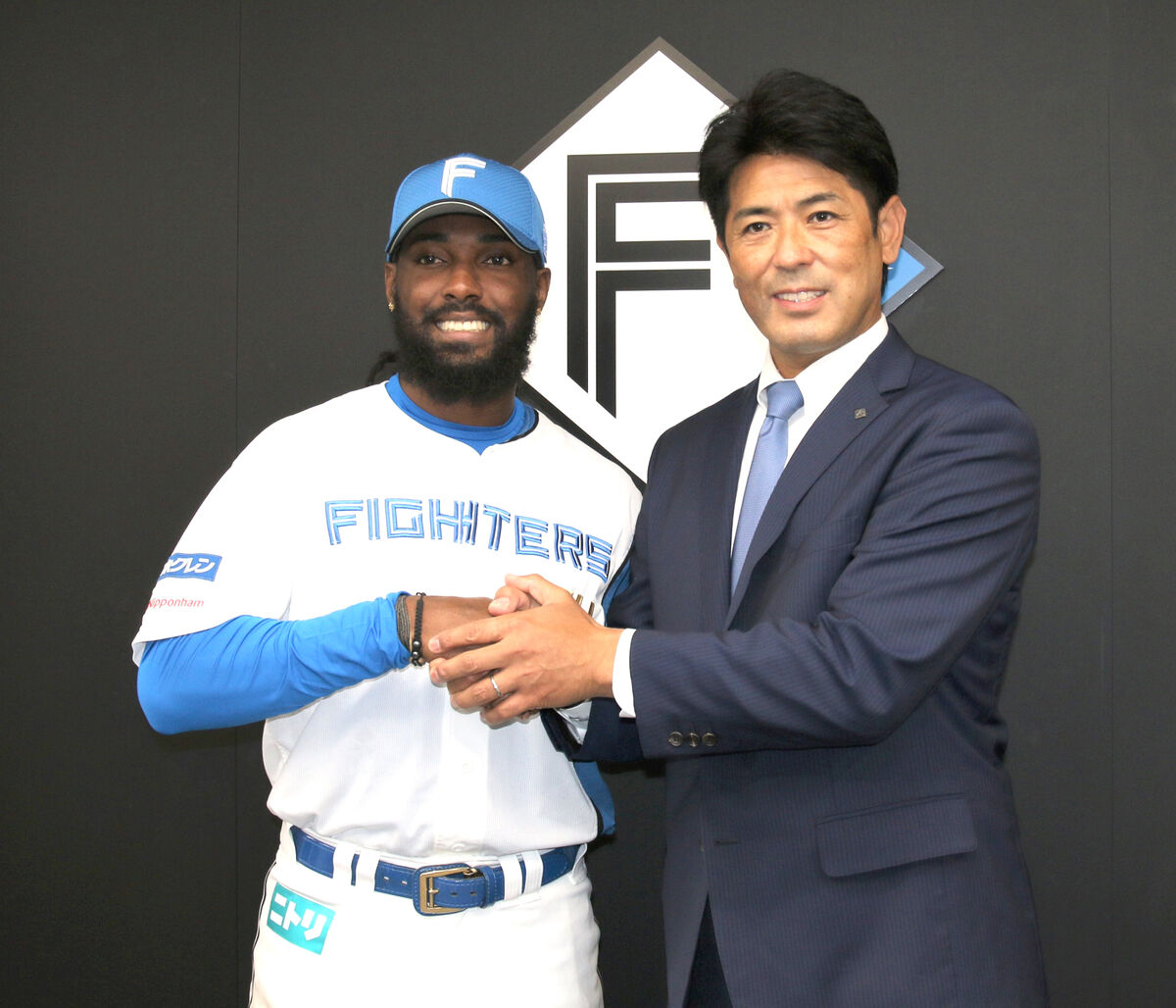 スポーツ報知 プロ野球取材班 On Twitter 【 日本ハム 】前bc茨城のアレン・ハンソンが入団会見「神様に感謝。1番の特長はスピード」 両打の万能野手 北海道日本ハム