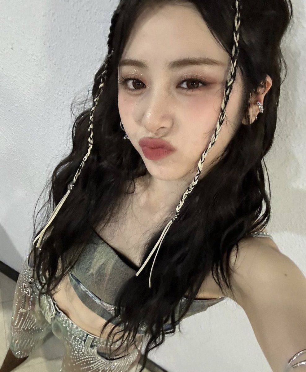 LE SSERAFIM GLOBAL on Twitter: "[IG — #HUHYUNJIN] 230509 LE SSERAFIM Yunjin Instagram Update via ...