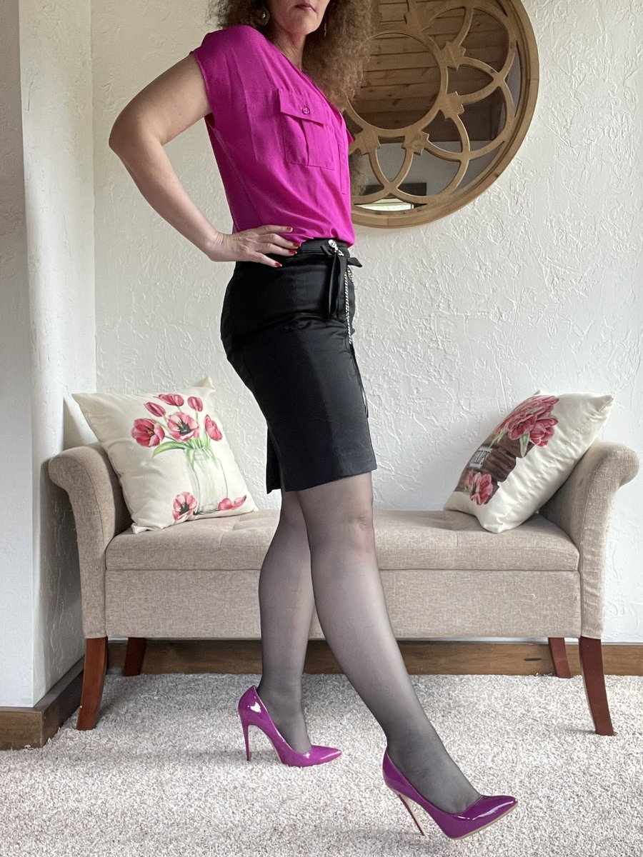 Bries Pantyhose On Twitter My Boss Pose In Black Skirt Jet Black Pantyhose And Heels That