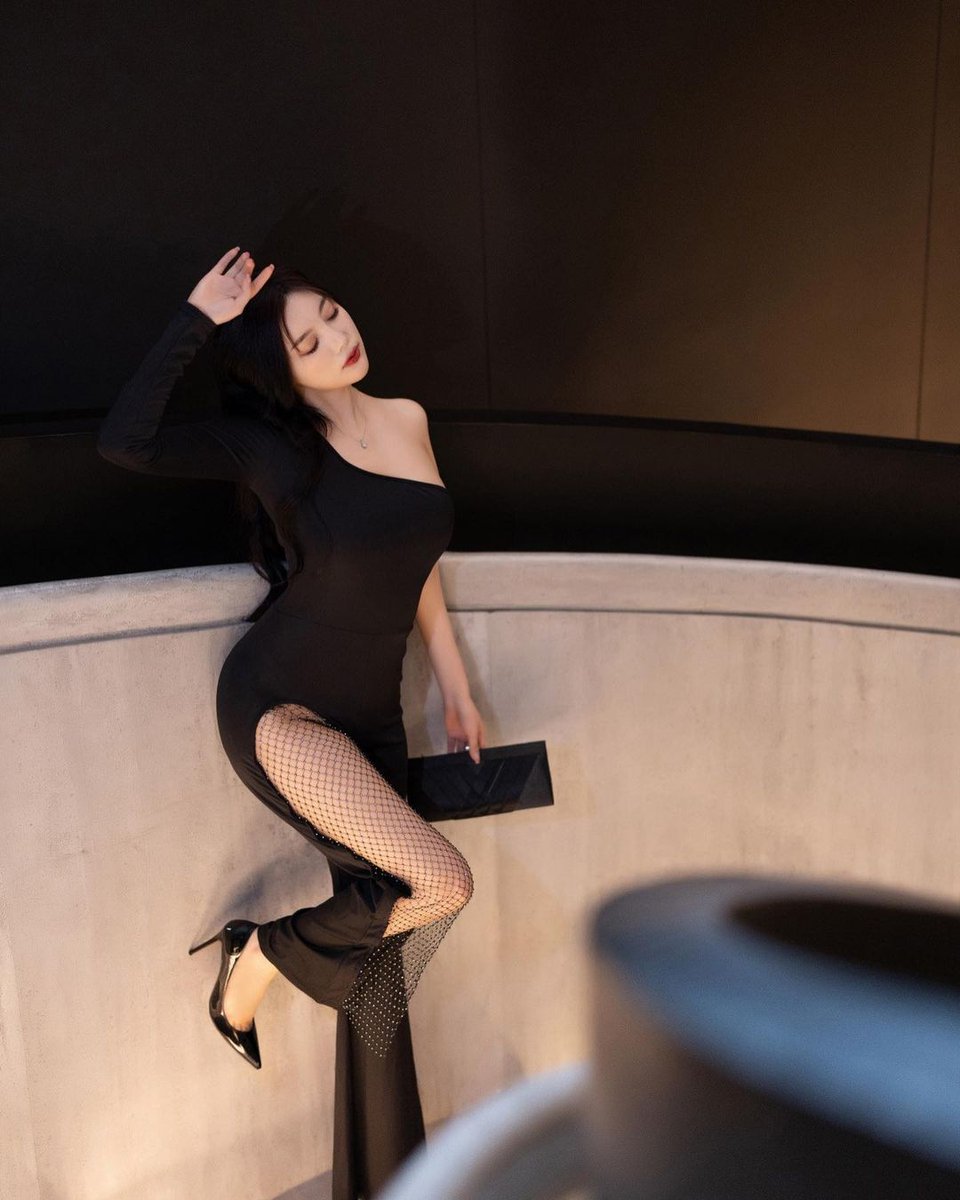 Gu xin Xin on Twitter: "Morning 🖤"