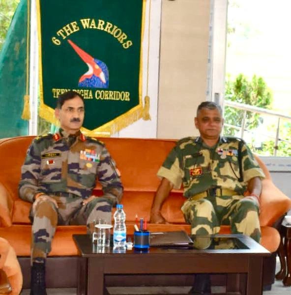 NORTH BENGAL FRONTIER BSF on Twitter: "Lt. Gen. VPS Kaushik,YSM, SM #GOC Trishakti Corps a/w Sh ...
