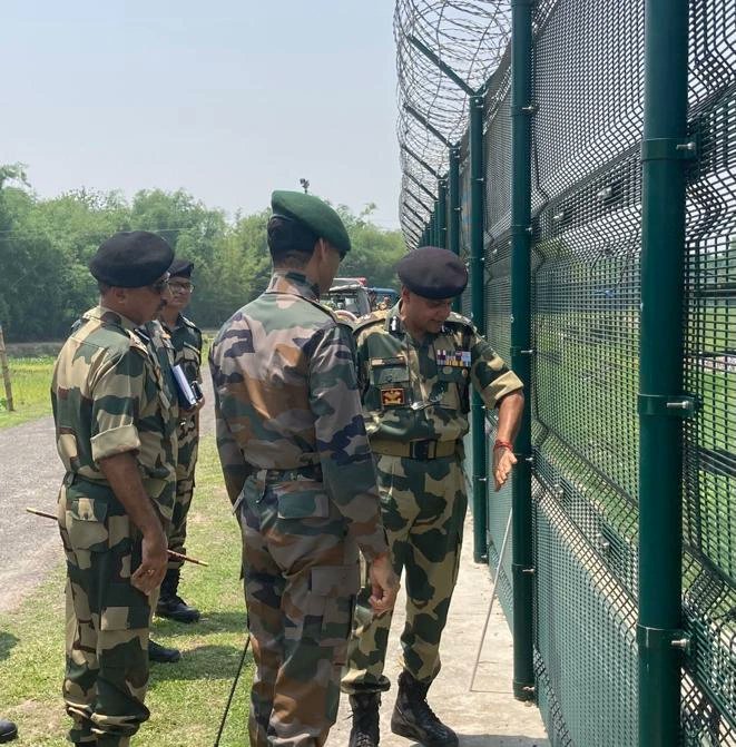 NORTH BENGAL FRONTIER BSF on Twitter: "Lt. Gen. VPS Kaushik,YSM, SM #GOC Trishakti Corps a/w Sh ...