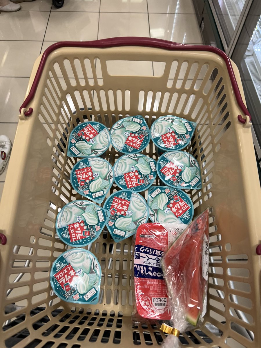 🎙聖夜👸🏻💎 On Twitter アイスの日 森永 フローズンラムネ 今日はアイスの日🍨らしい🤣 俺の場合は年中アイスの日 W アイス食べない日ない👍w