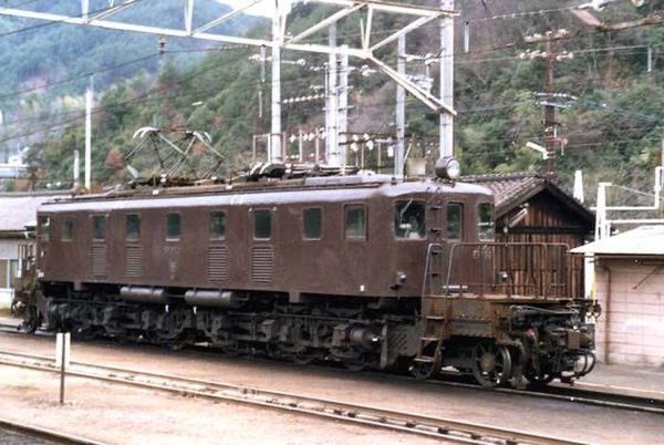 おざよう on Twitter: "#EF59の日 #瀬野八 には1983年以降何度も通いました でも、動いている #EF59 が撮れたのは1983年のみ ①元お召機EF59-16他で ...