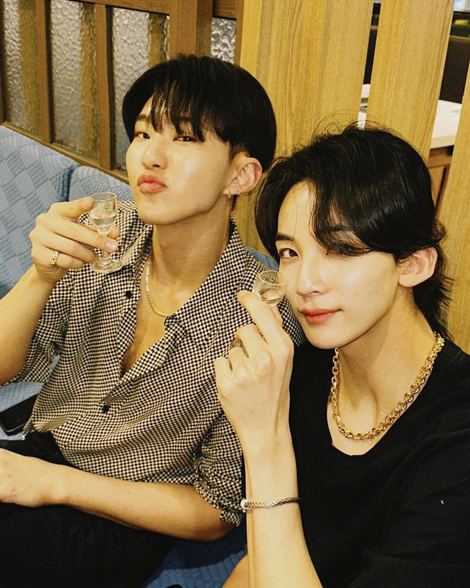 쿱정원 on Twitter: "ho5hi_kwon 🖤💛🥂 #호시"