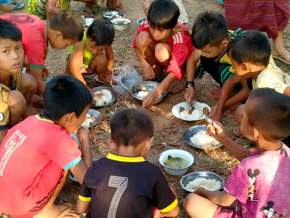 Khit Thit Media On Twitter ဒီး မော့ဆိုမြို့နယ်ရှိ စစ်ဘေးရှောင် ကလေးငယ