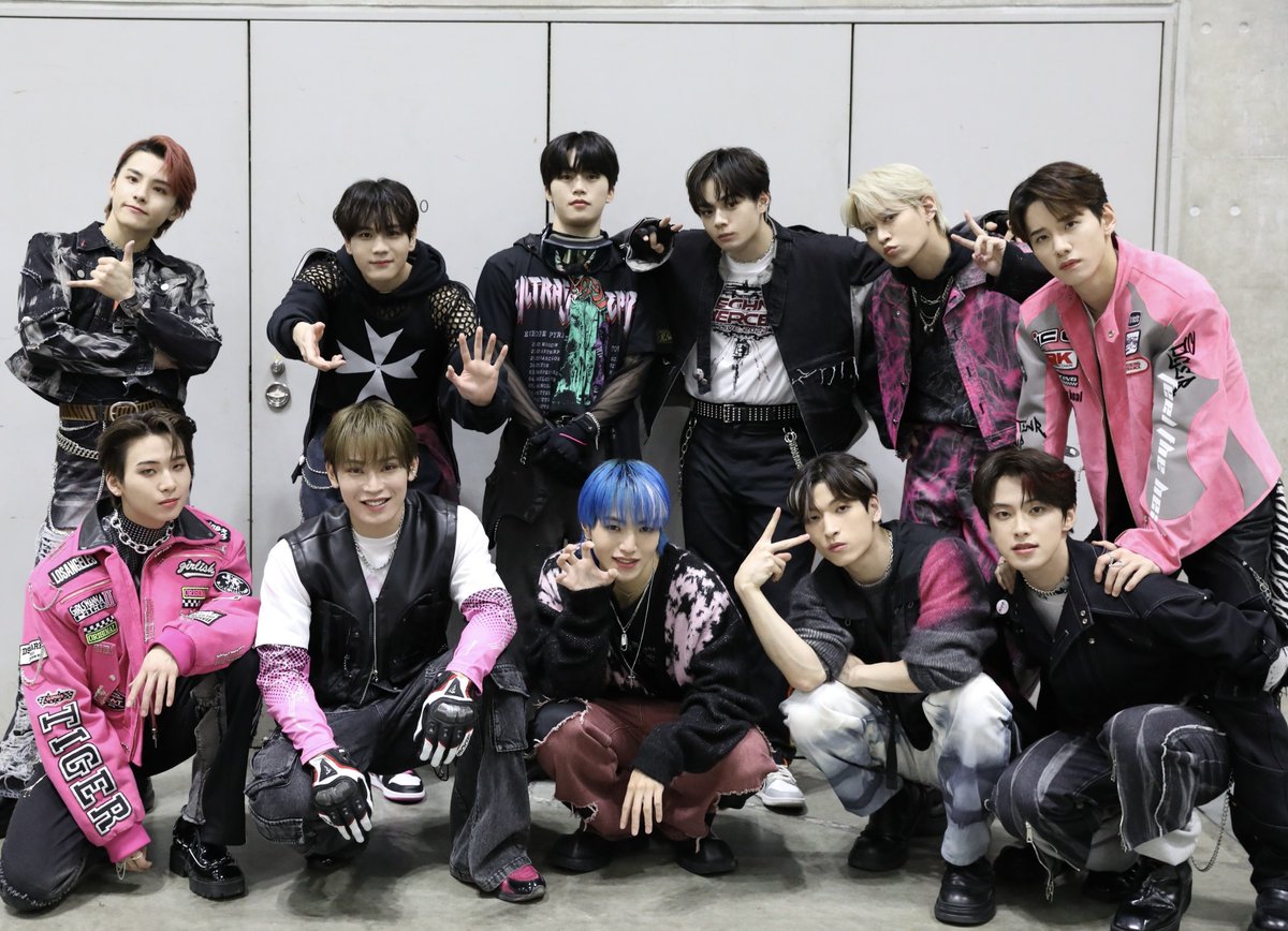 Vee🍉 on Twitter: "PENTAGON and JO1 cute Interactions a theard! - this is for me as an Unijam"