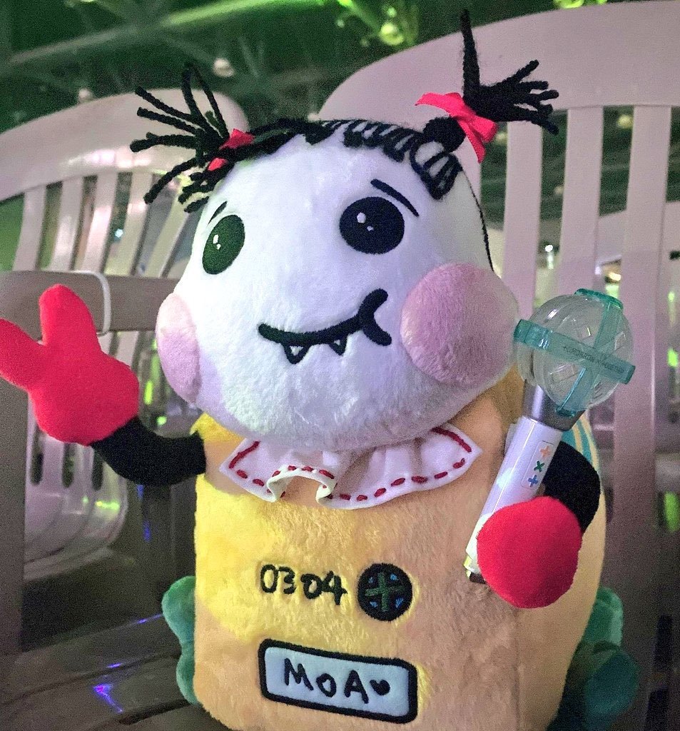 liv on Twitter: "OMG. una moa en el USB Arena, trajo la versión humana de ppulverse A LA VIDA ...