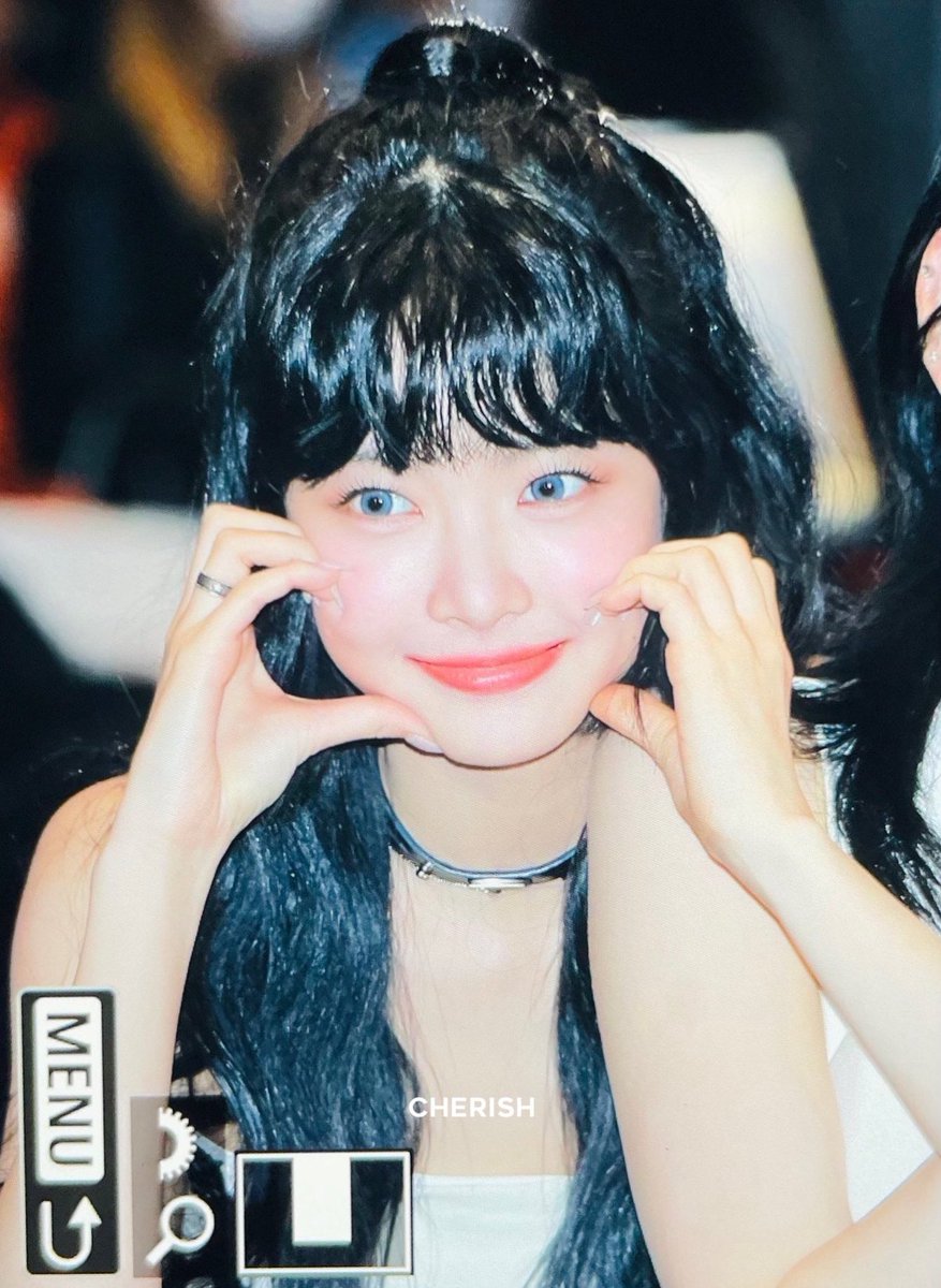 eunchae pics on Twitter: "Crying 😭😭😭😭"