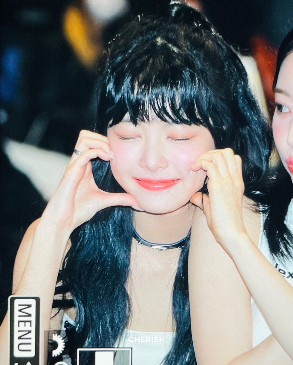eunchae pics on Twitter: "Crying 😭😭😭😭"