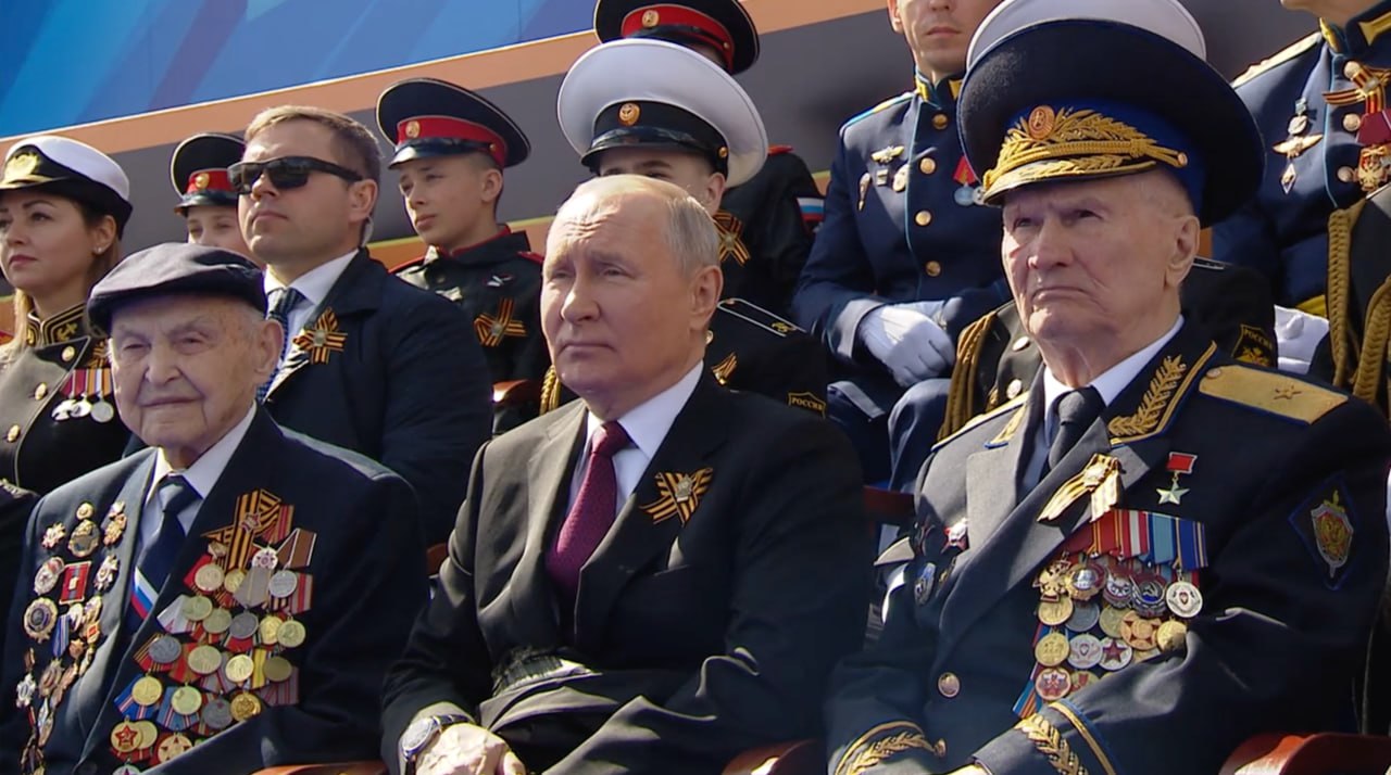 FLASH on Twitter: "⚡️ Putin hosted the Victory Parade with two NKVD officers. This is reported ...